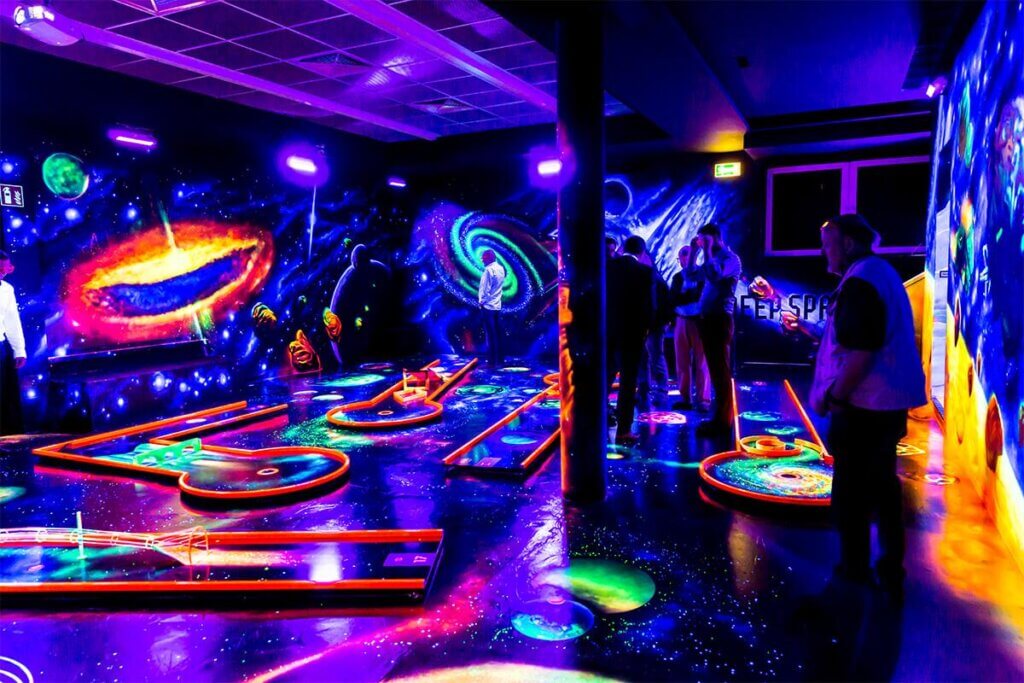 Glow Zone Schwarzlicht 4D Minigolf Mainz - Deals & Infos | Freizeitpark ...