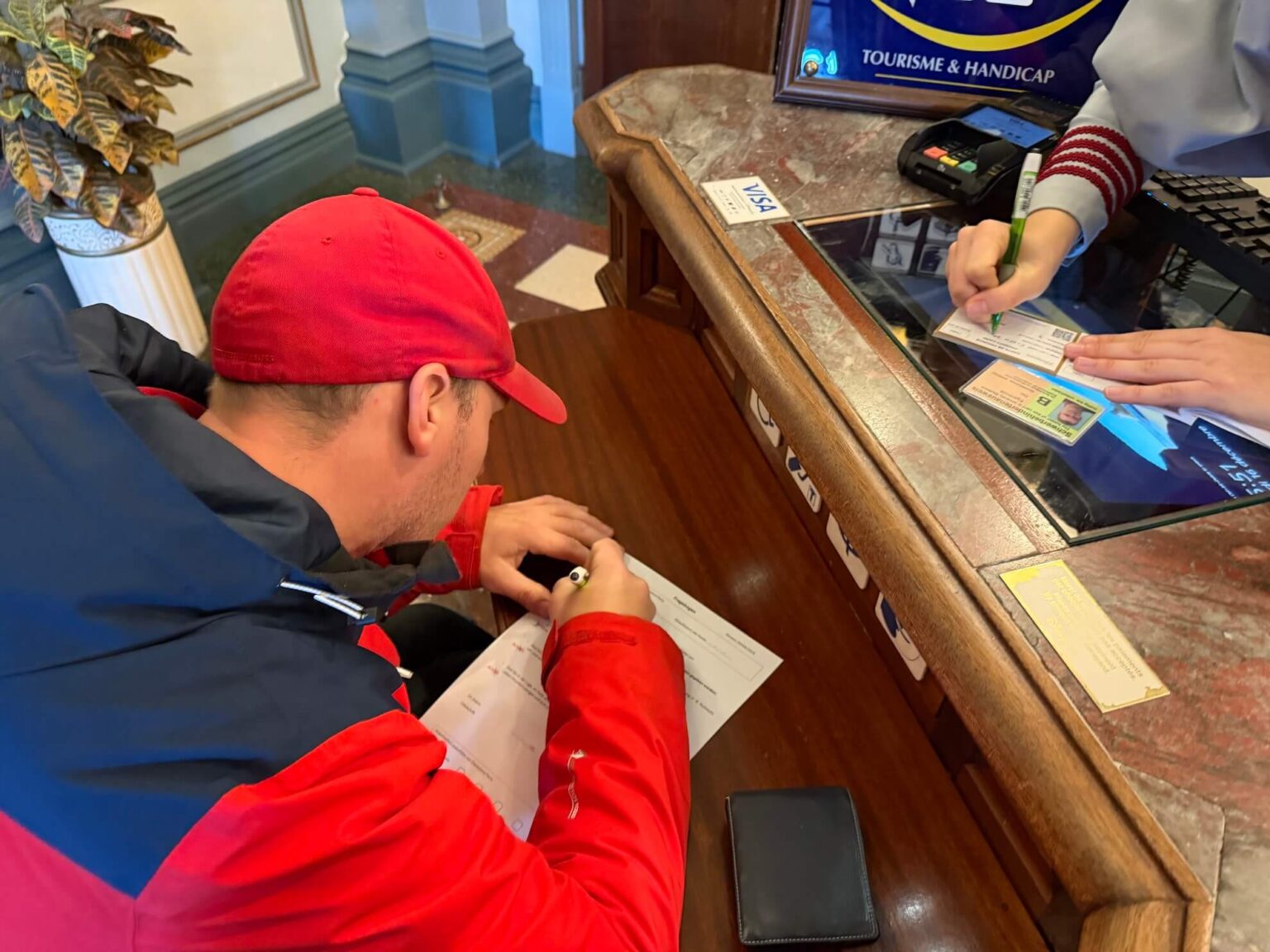 Magie ohne Barrieren: Der Guide zu den Disneyland Paris Priority Card ...